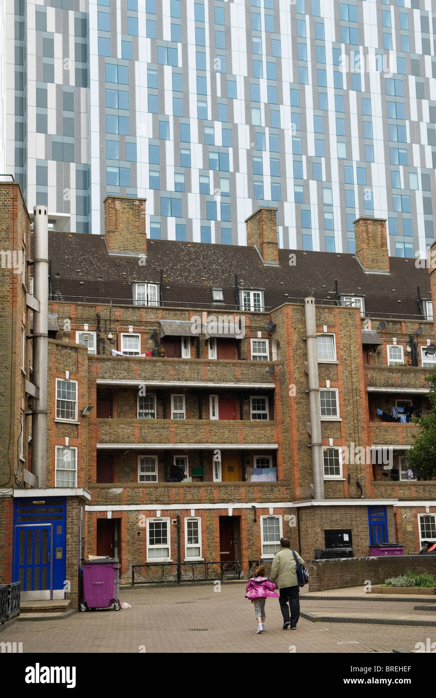 London housing estate hi-res stock photography and images - Alamy