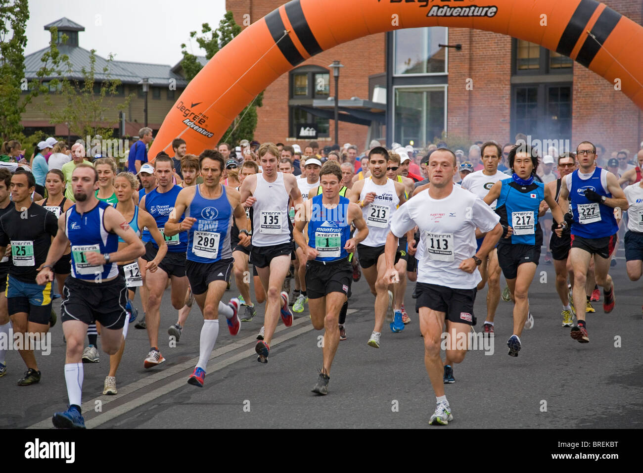 Crowd of runners hi-res stock photography and images - Alamy