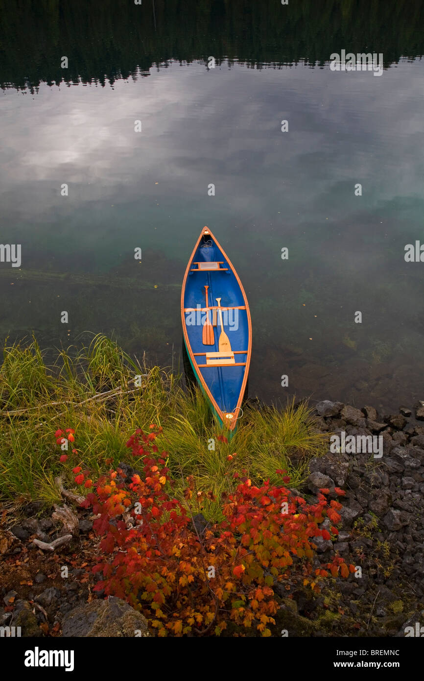 A canoe on the bank of Clear Lake in the Oregon Cascades on an autumn ...