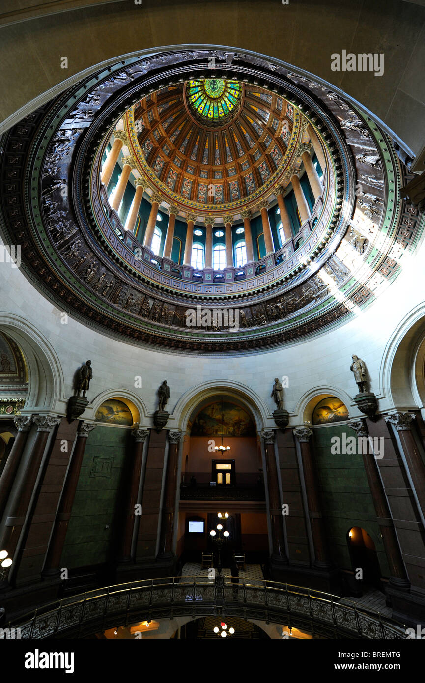 Illinois State Capitol Stock Photos & Illinois State Capitol Stock ...