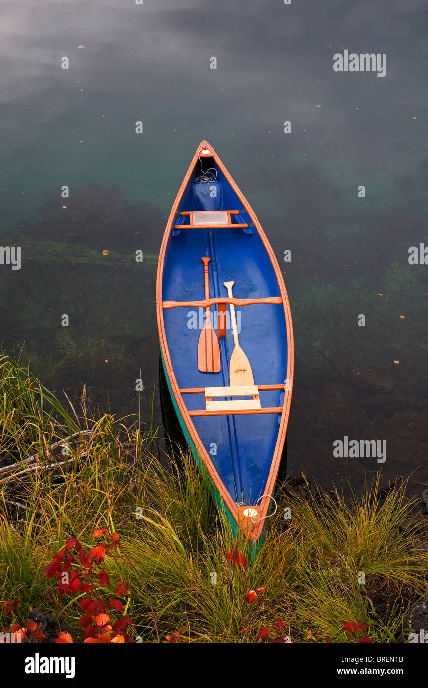 A canoe on the bank of Clear Lake in the Oregon Cascades on an autumn ...