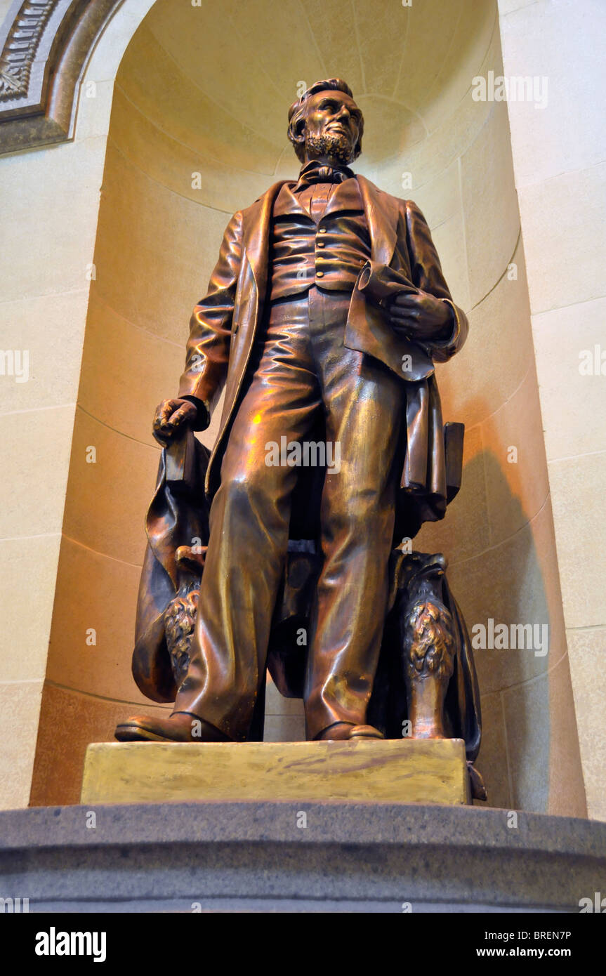 Statue of Abraham Lincoln inside State Capitol Building Springfield ...