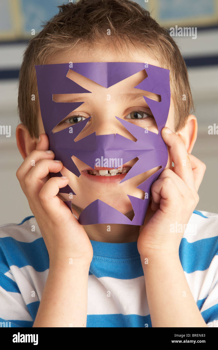 Children cutting paper in class hi-res stock photography and images - Alamy