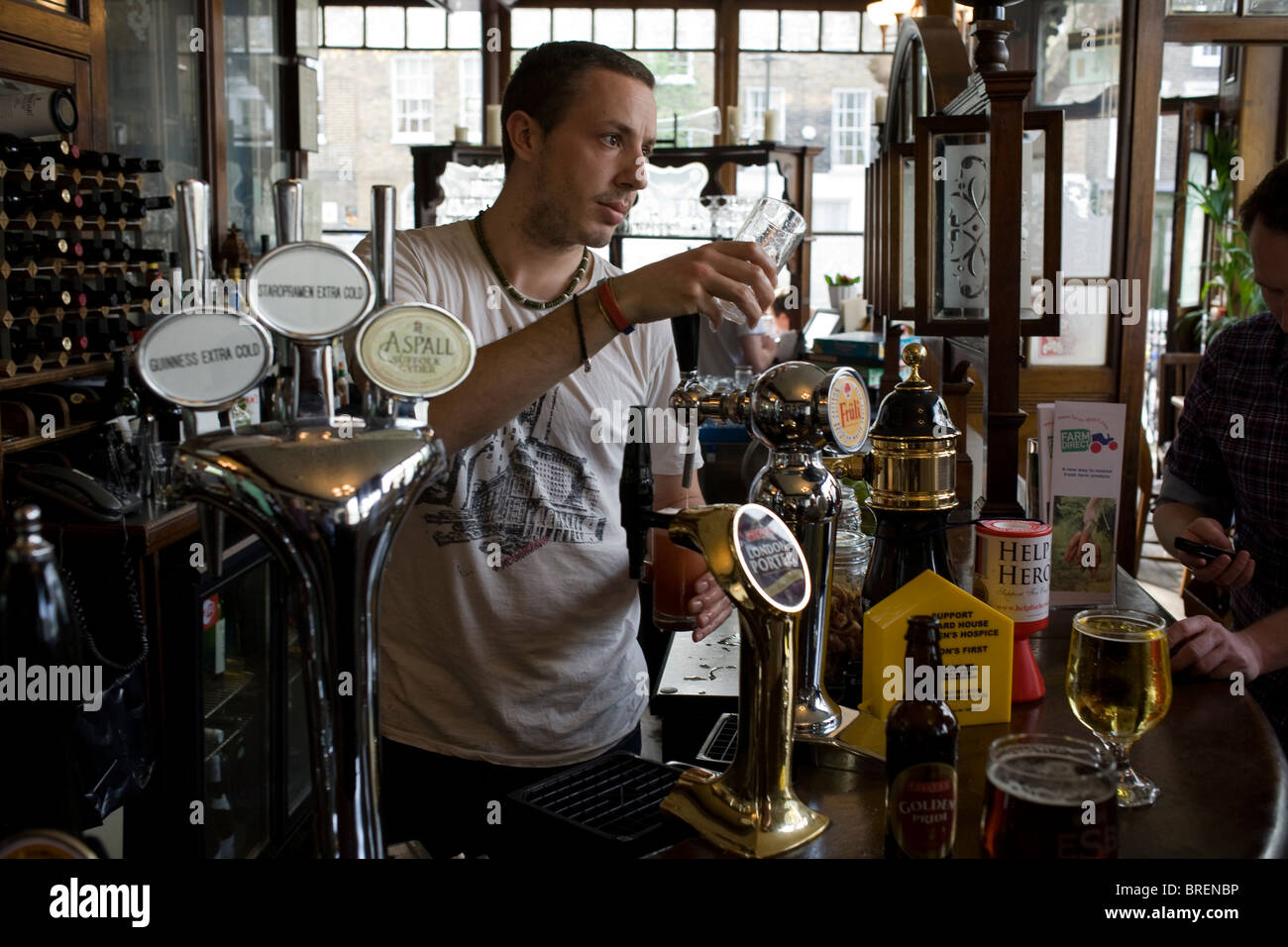 Victorian pub man drawing beer lager hi-res stock photography and ...