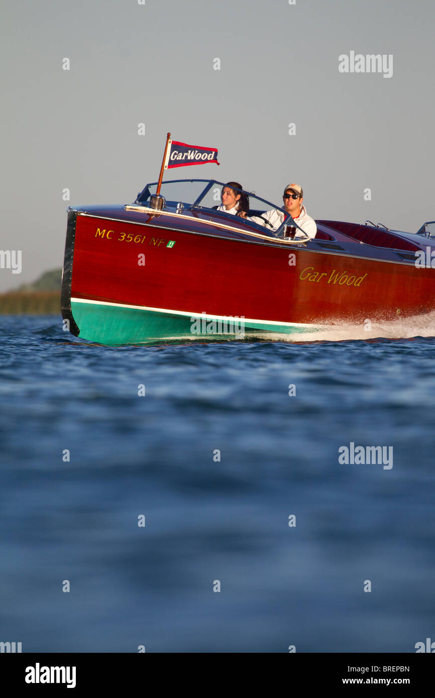 An antique, wooden Gar Wood boat at high speed Stock Photo - Alamy