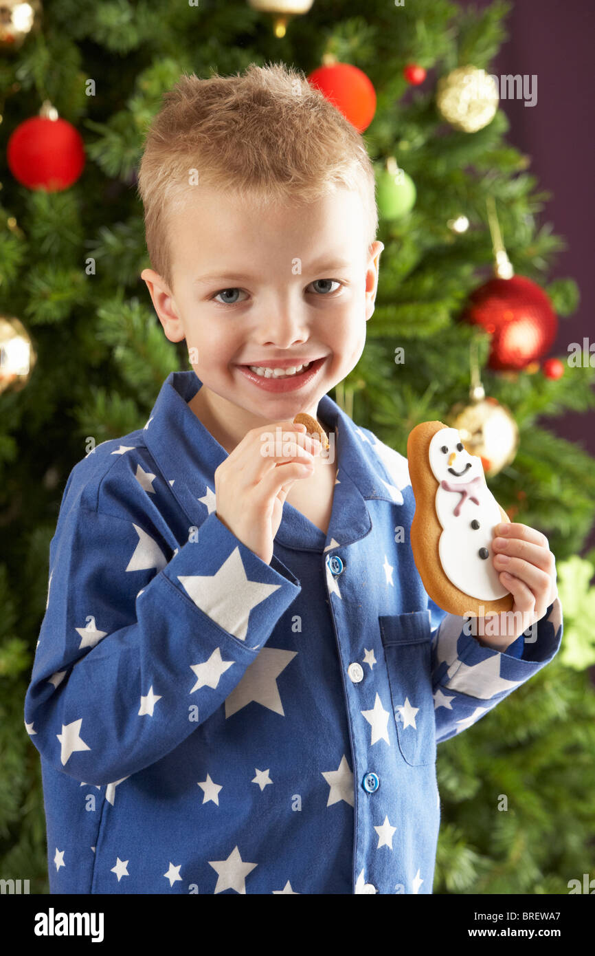6 year old boy and pyjamas hi-res stock photography and images - Alamy