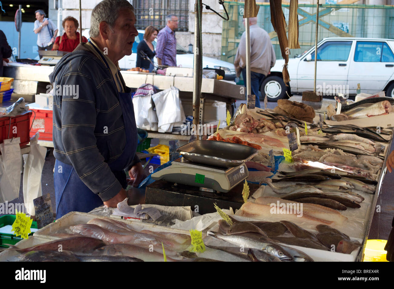 French fish market hi-res stock photography and images - Alamy