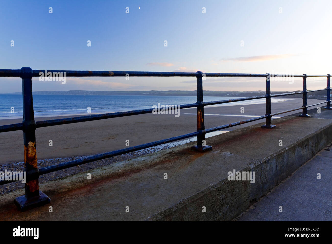 Sea front in filey hi-res stock photography and images - Alamy