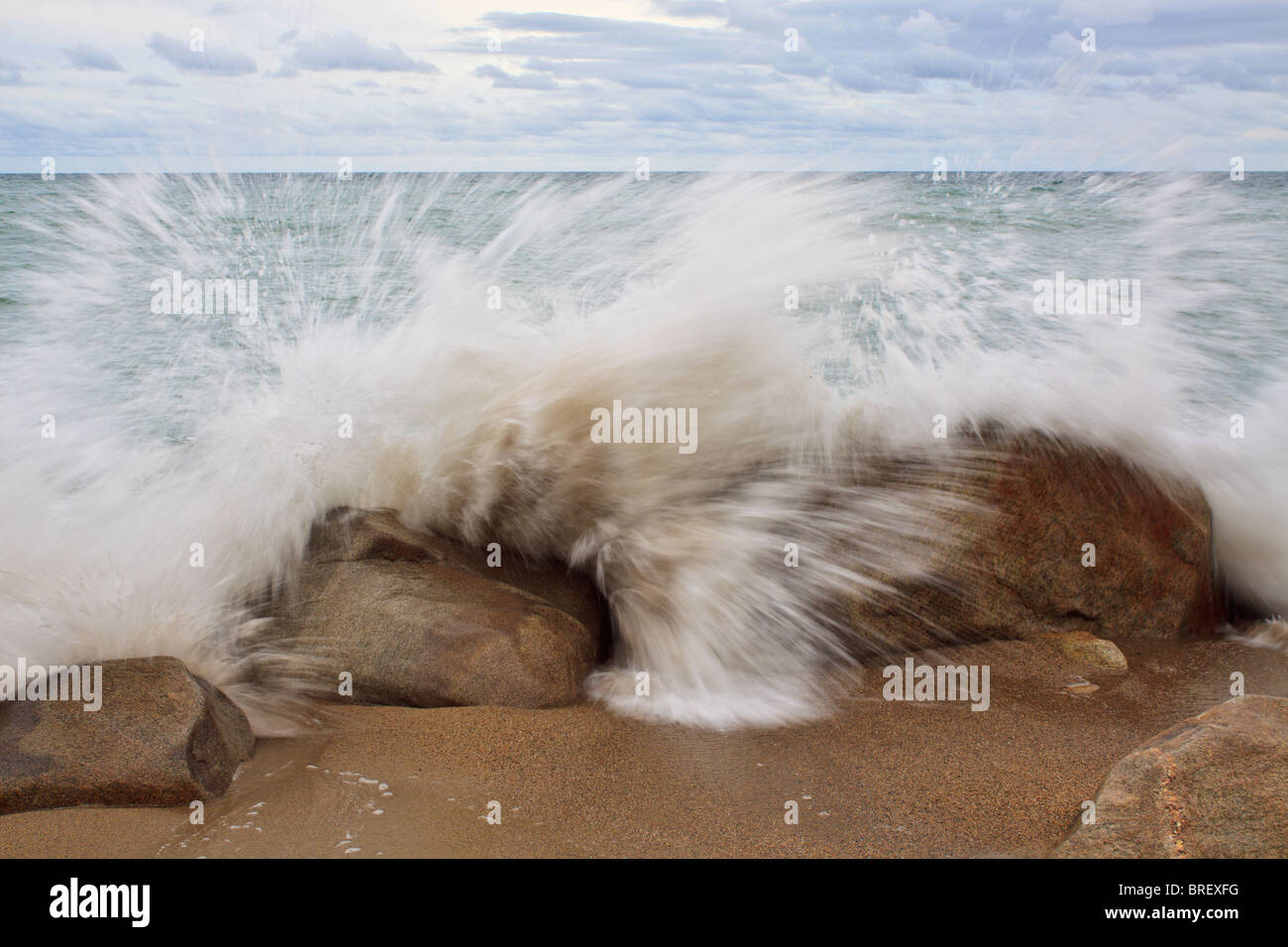 Water spray over the rocks hi-res stock photography and images - Alamy