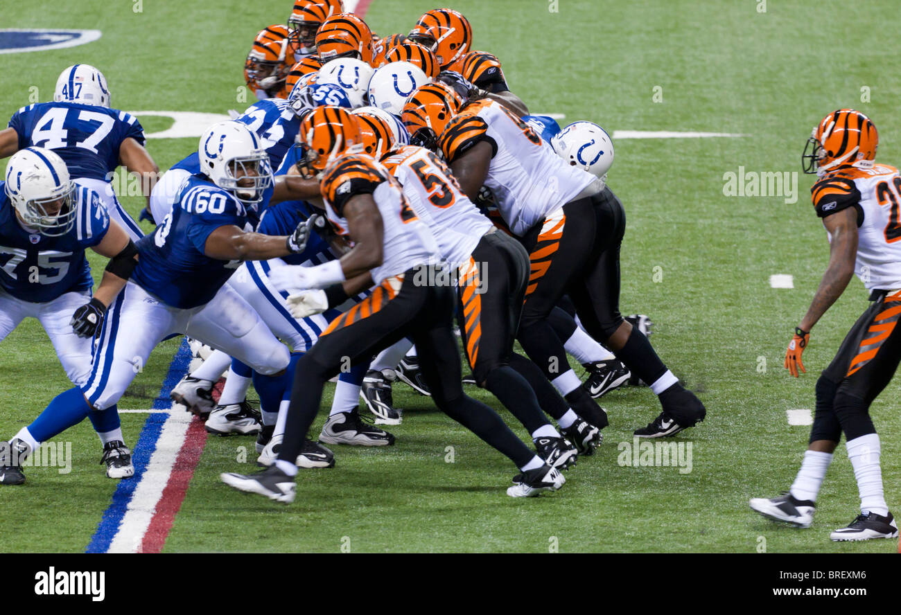 How to play american football hi-res stock photography and images - Alamy