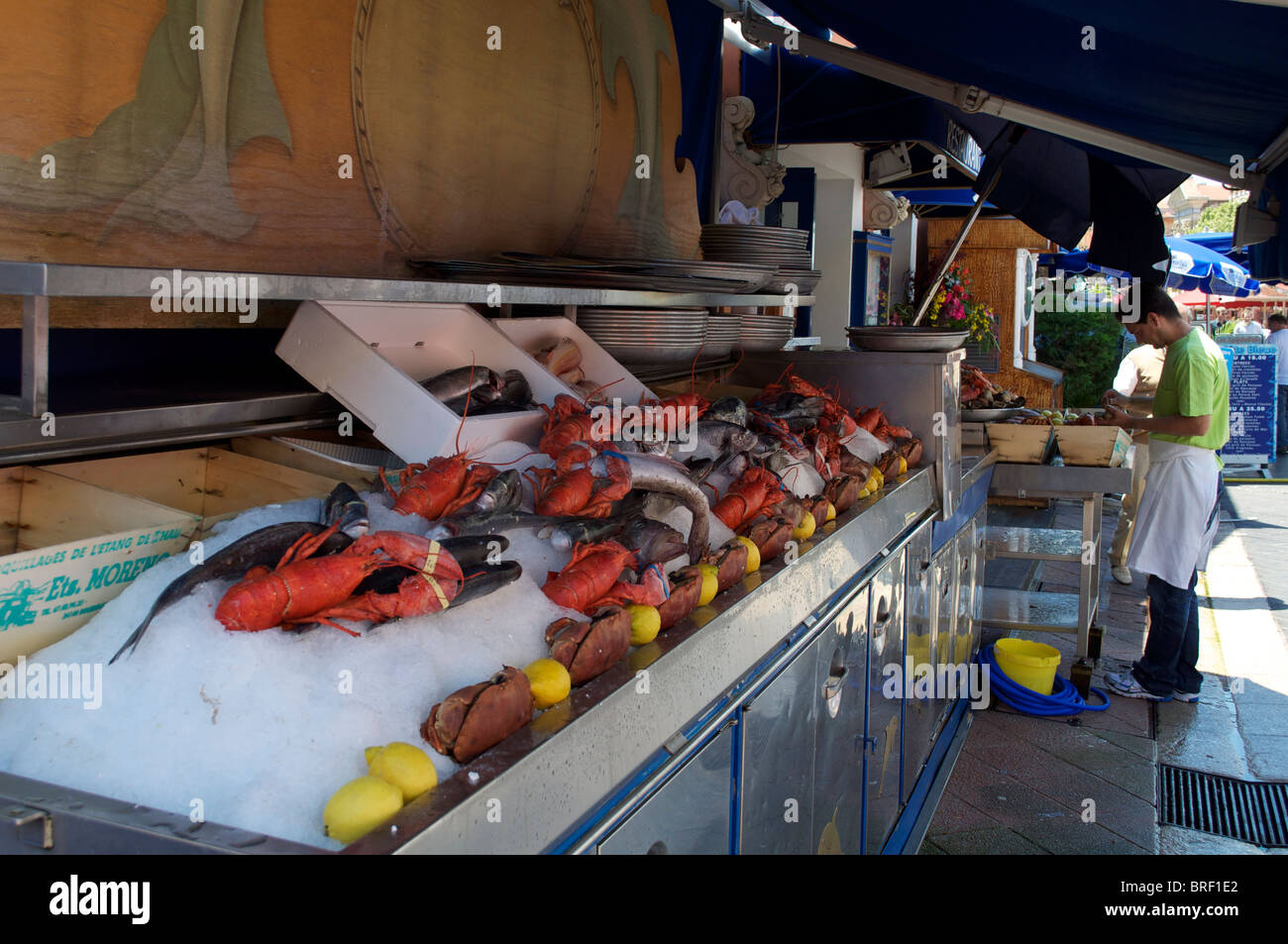 Old fishmonger hi-res stock photography and images - Alamy