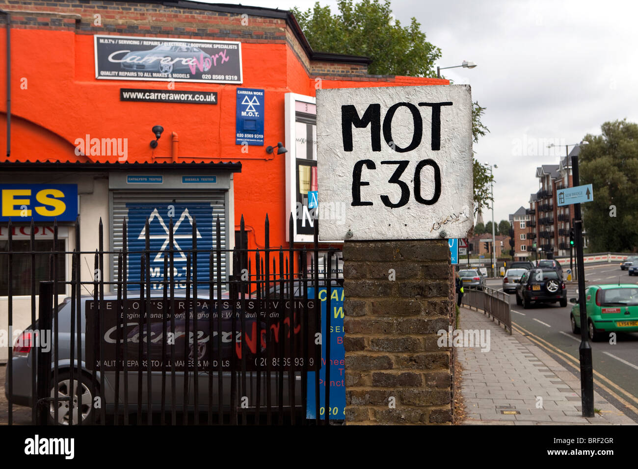 Garage displaying MOT sign, Brentford, London Stock Photo - Alamy