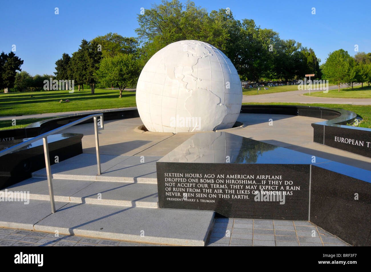 World War II Memorial Oak Ridge Cemetery Springfield Stock Photo - Alamy