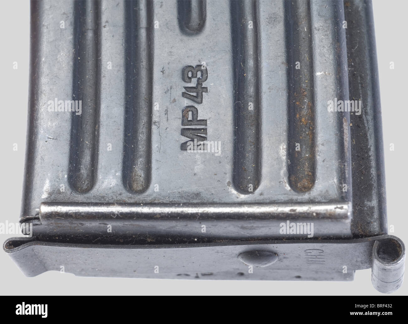 Acessoires, Chargeur de MP 43, en acier bronzé nervuré comportant les ...