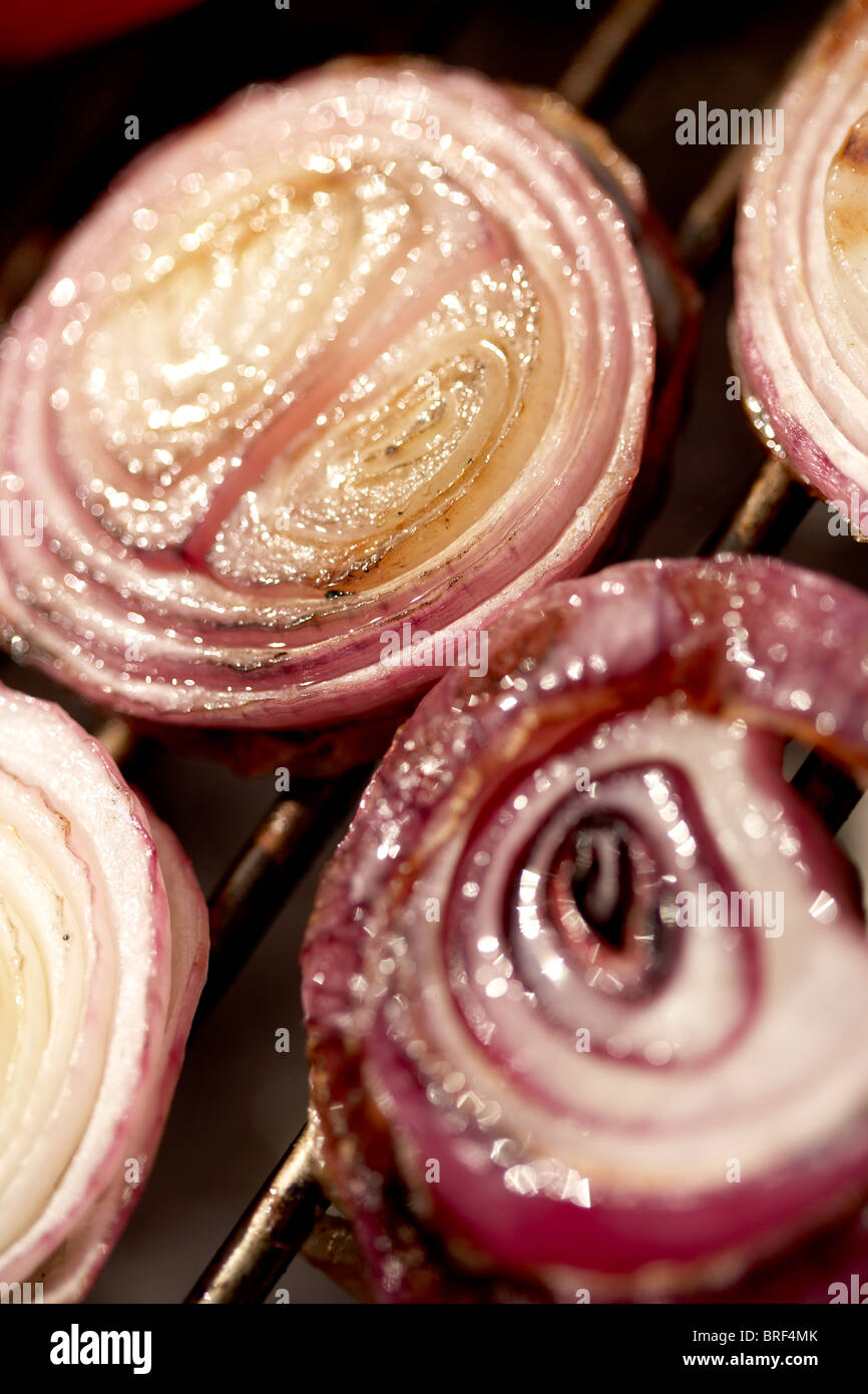 Grilled red onions on barbeque grill Stock Photo - Alamy