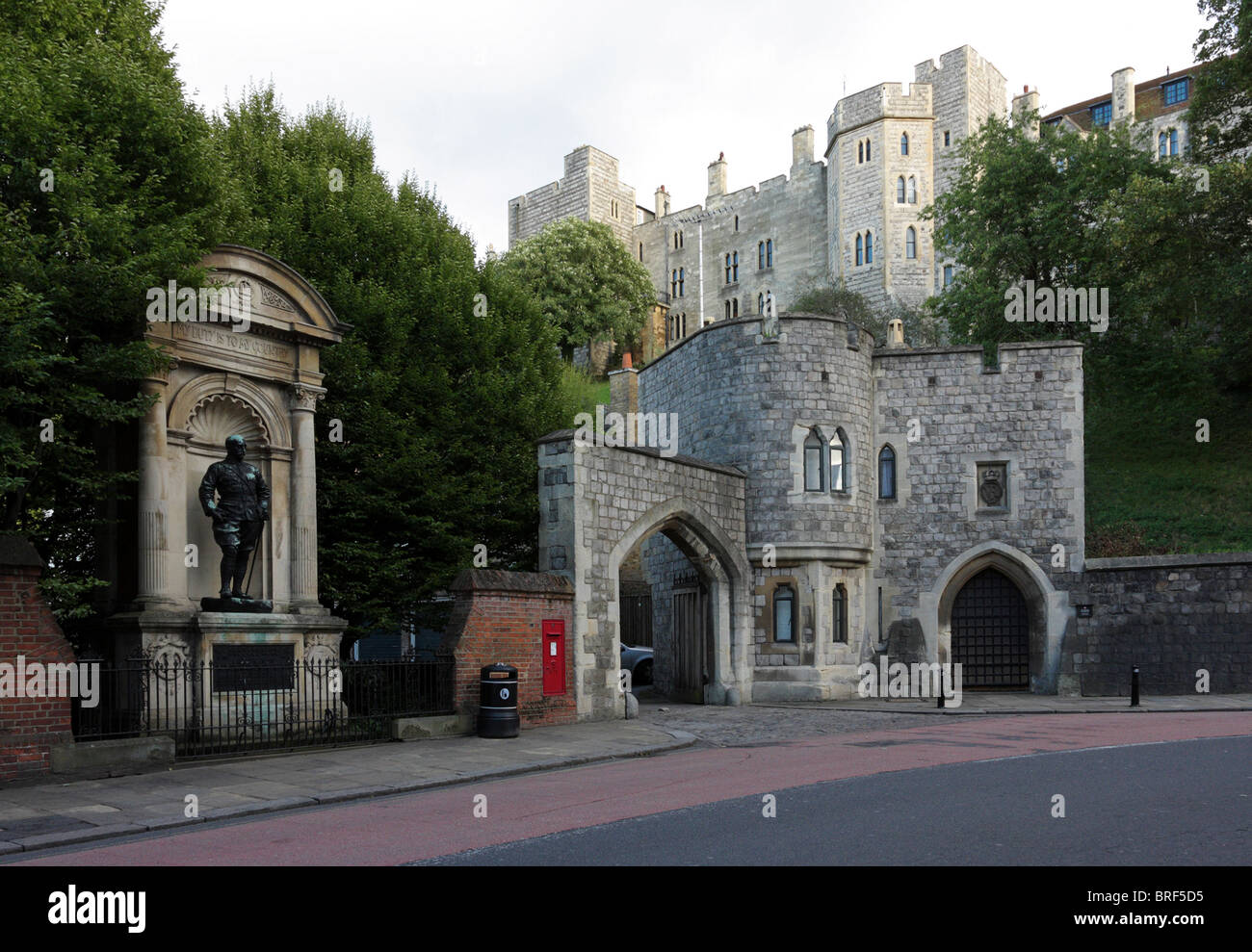 A short walk up Thames Street from Datchet Road and the first sculpture ...