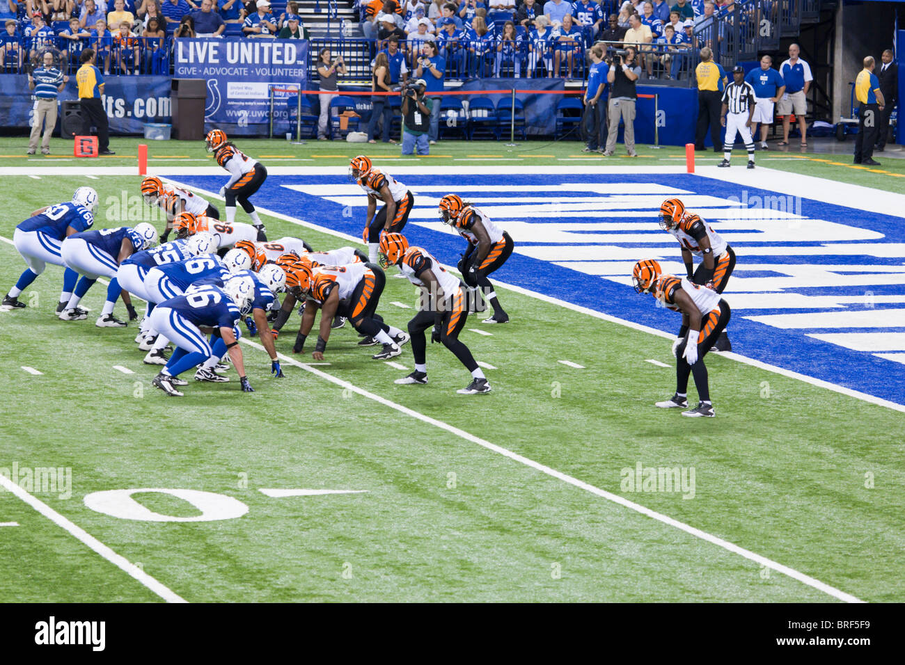 American football field hi-res stock photography and images - Alamy
