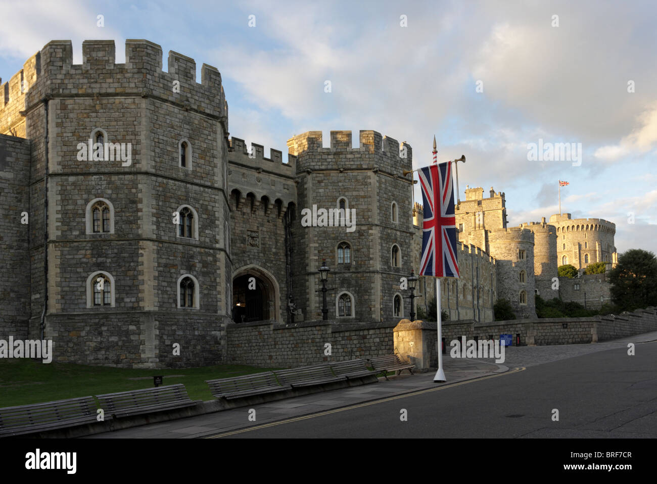 Henry viii gate windsor castle hi-res stock photography and images - Alamy