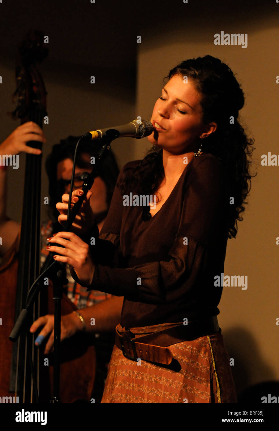 Zar Band lead singer Shetland Folk Festival 2009 Stock Photo - Alamy