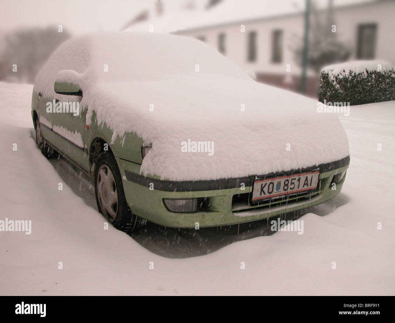Car in snow Stock Photo - Alamy