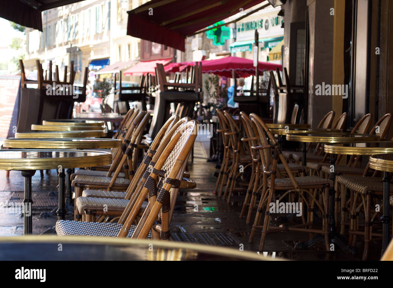 Outside of restaurant hi-res stock photography and images - Alamy