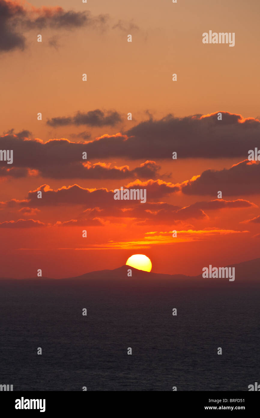 Red clouds sky hi-res stock photography and images - Alamy