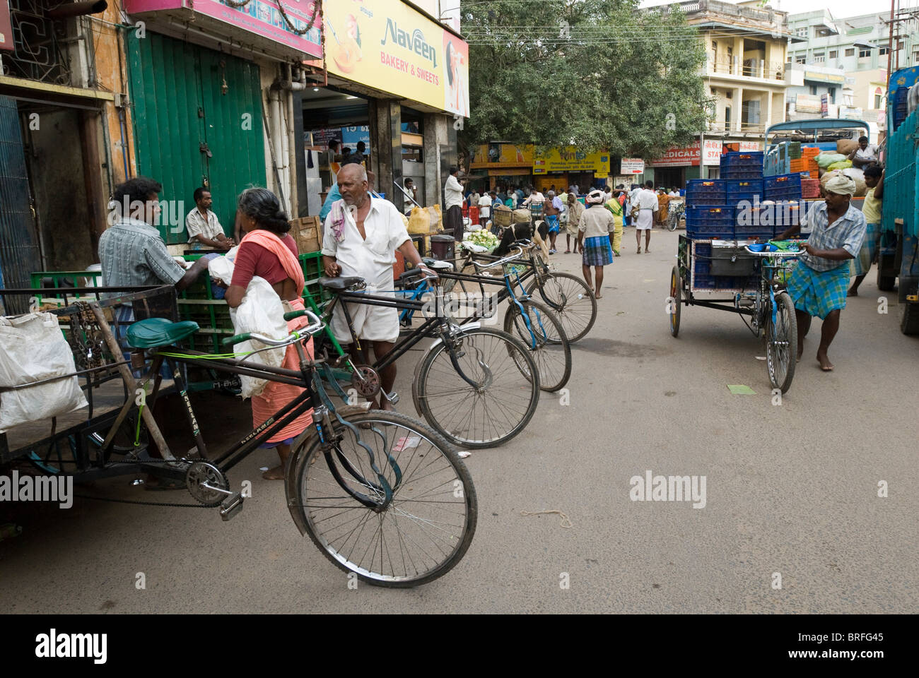 Street scene near market. Madurai. Tamil Nadu. India Stock Photo - Alamy