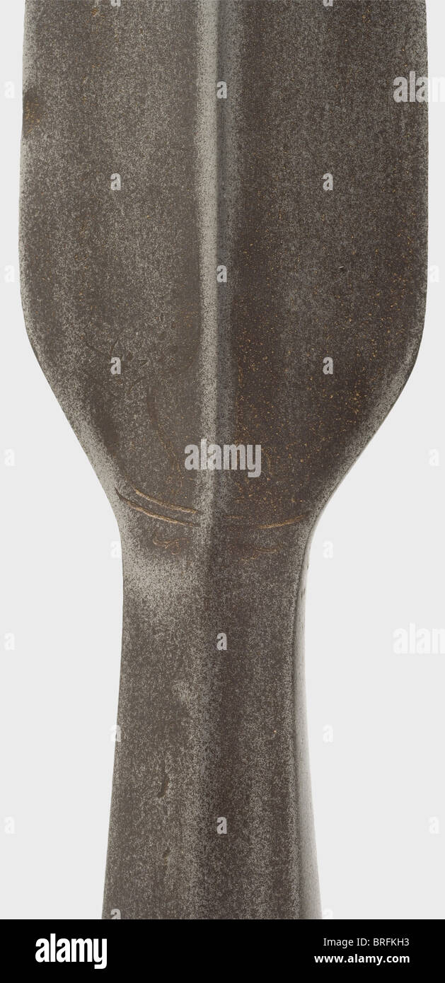 A German bear spear, 17th/18th century. Broad blade with a heavy ...