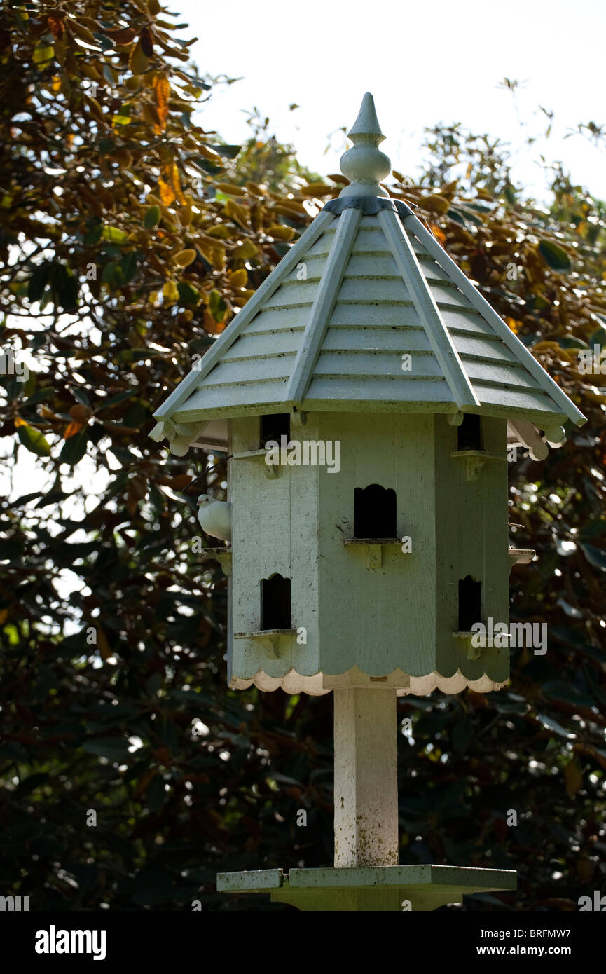Doves at dovecote hi-res stock photography and images - Alamy