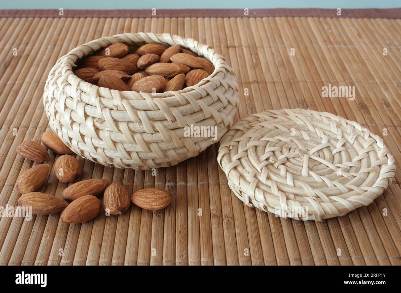 Bunch of almonds hi-res stock photography and images - Alamy