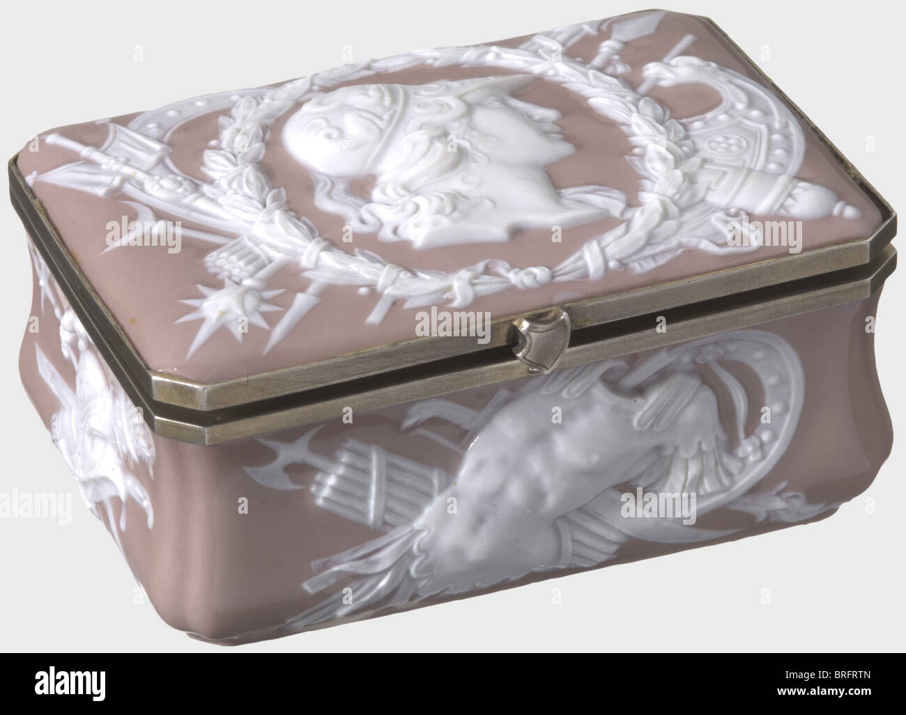 A snuff box, made by the Meissen Factory, end of the 19th century ...