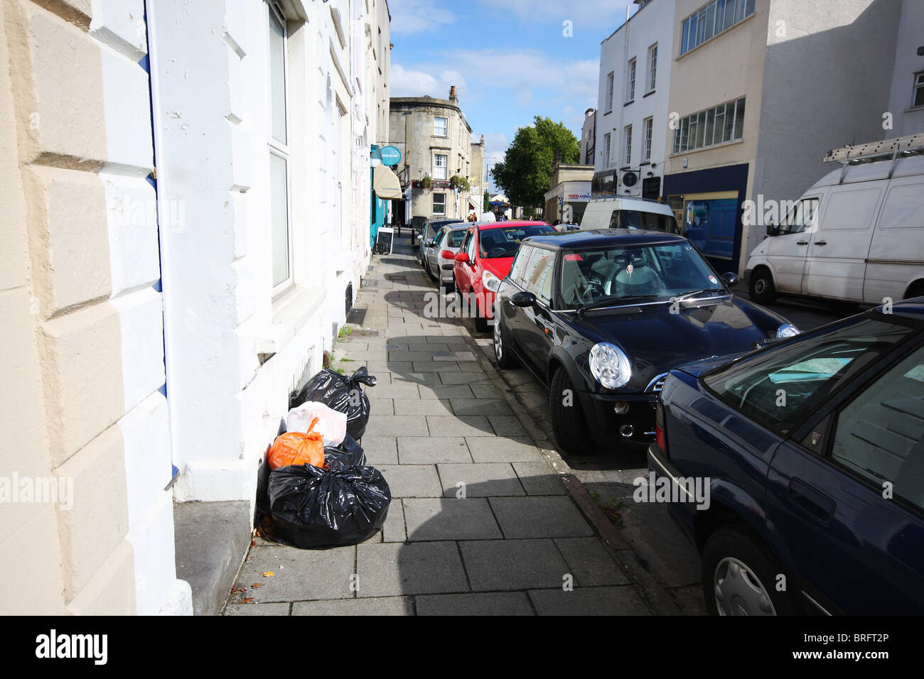Pavement rubbish hi-res stock photography and images - Alamy