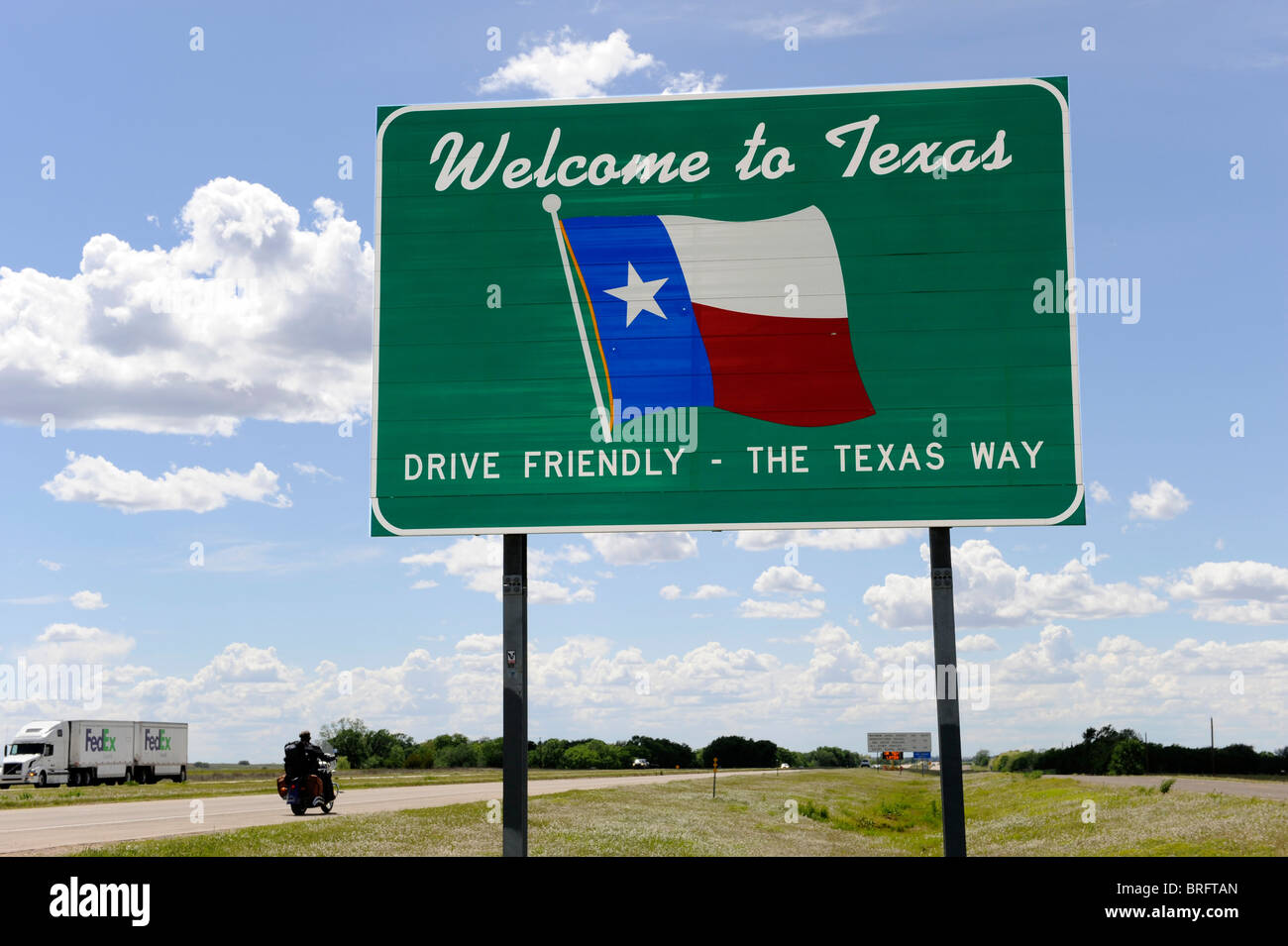 Texas State Line Sign Stock Photo - Alamy