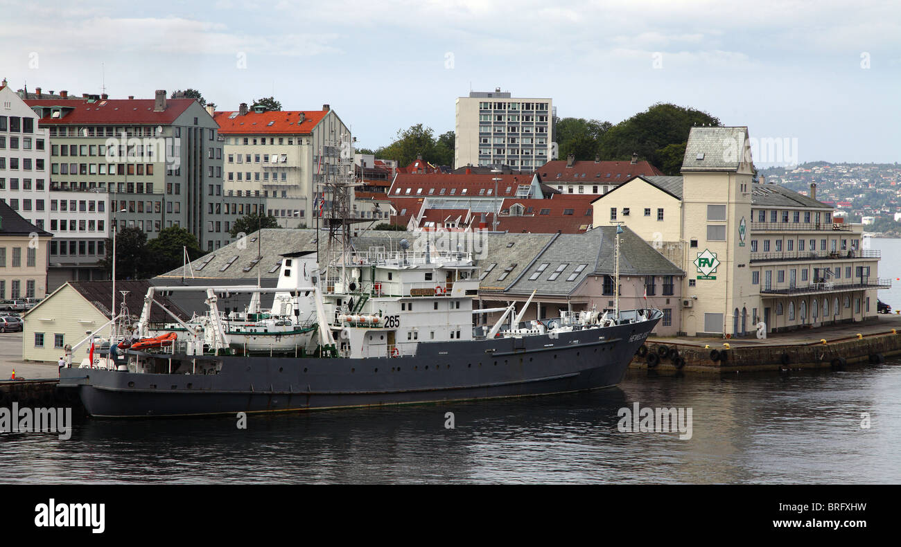 POLISH SHIP MV HEWELIUSZ IN THE NORWEGIAN PORT OF BERGEN Stock Photo ...