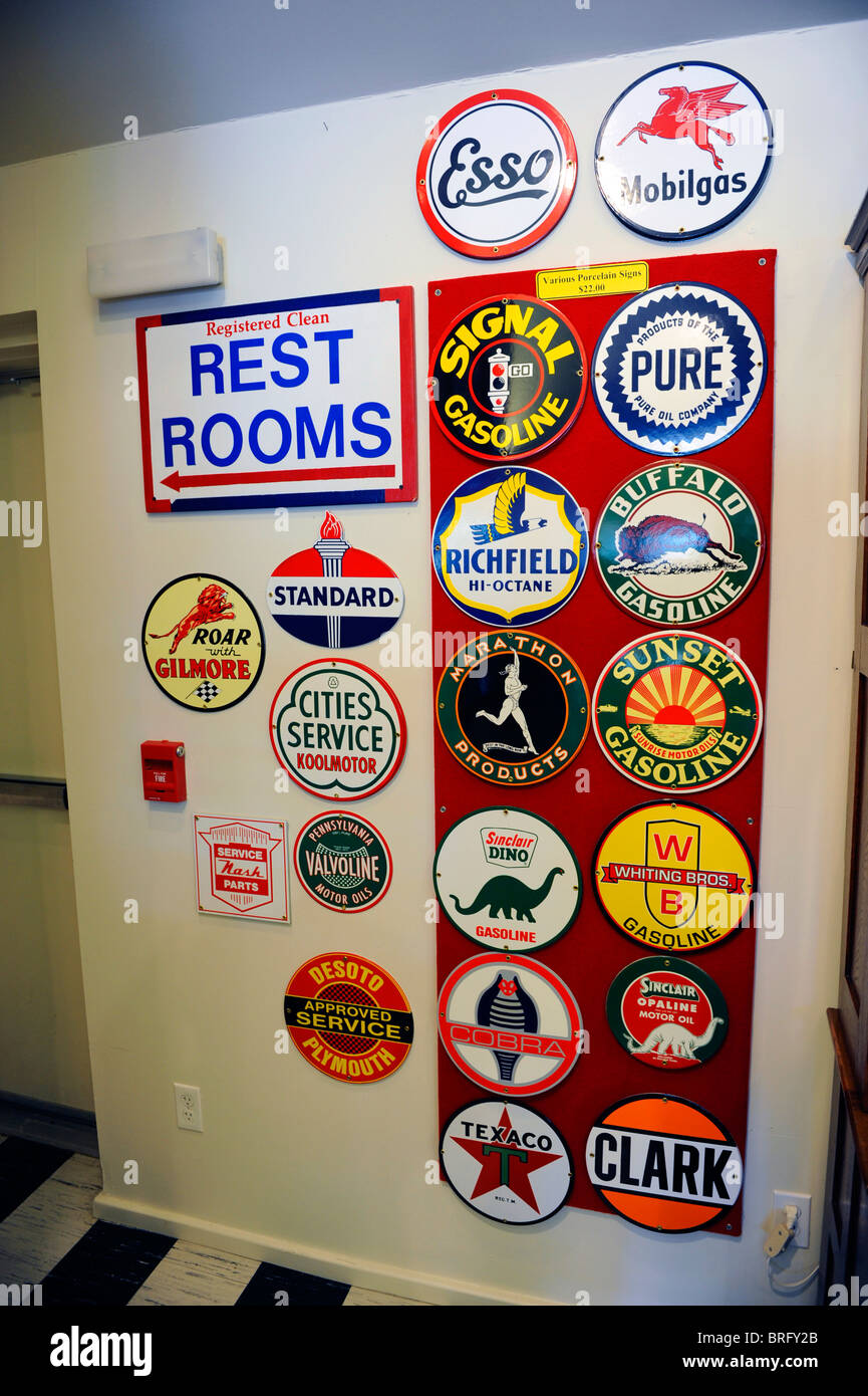 Old fashioned signs hi-res stock photography and images - Alamy