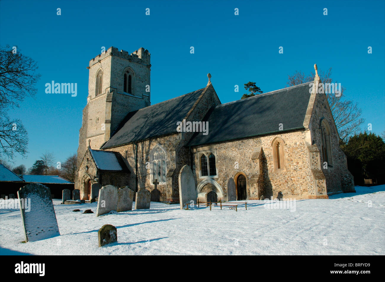 Church snow christmas uk hi-res stock photography and images - Alamy