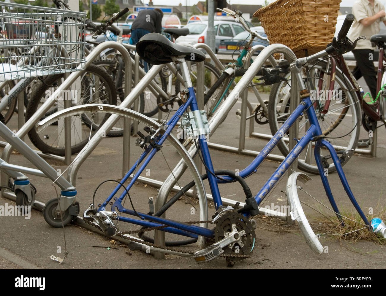Missing wheels hi-res stock photography and images - Alamy
