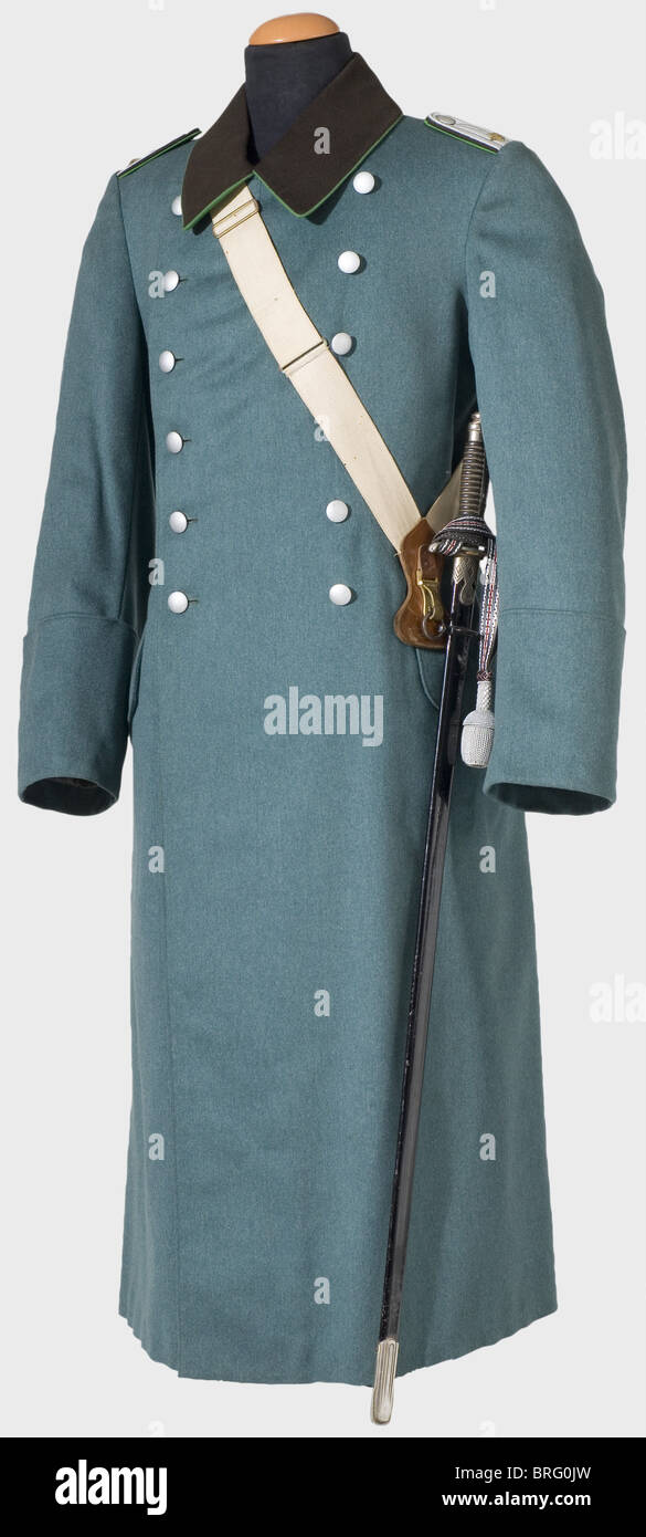 A uniform ensemble for a First Lieutenant of Municipal Police.,A visor ...