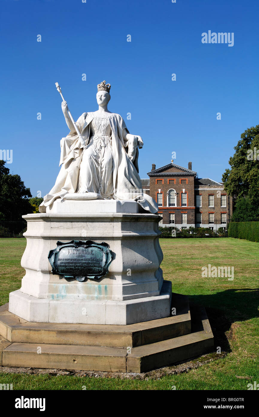 Statue of Queen Victoria by her daughter Princess Louise, outside ...