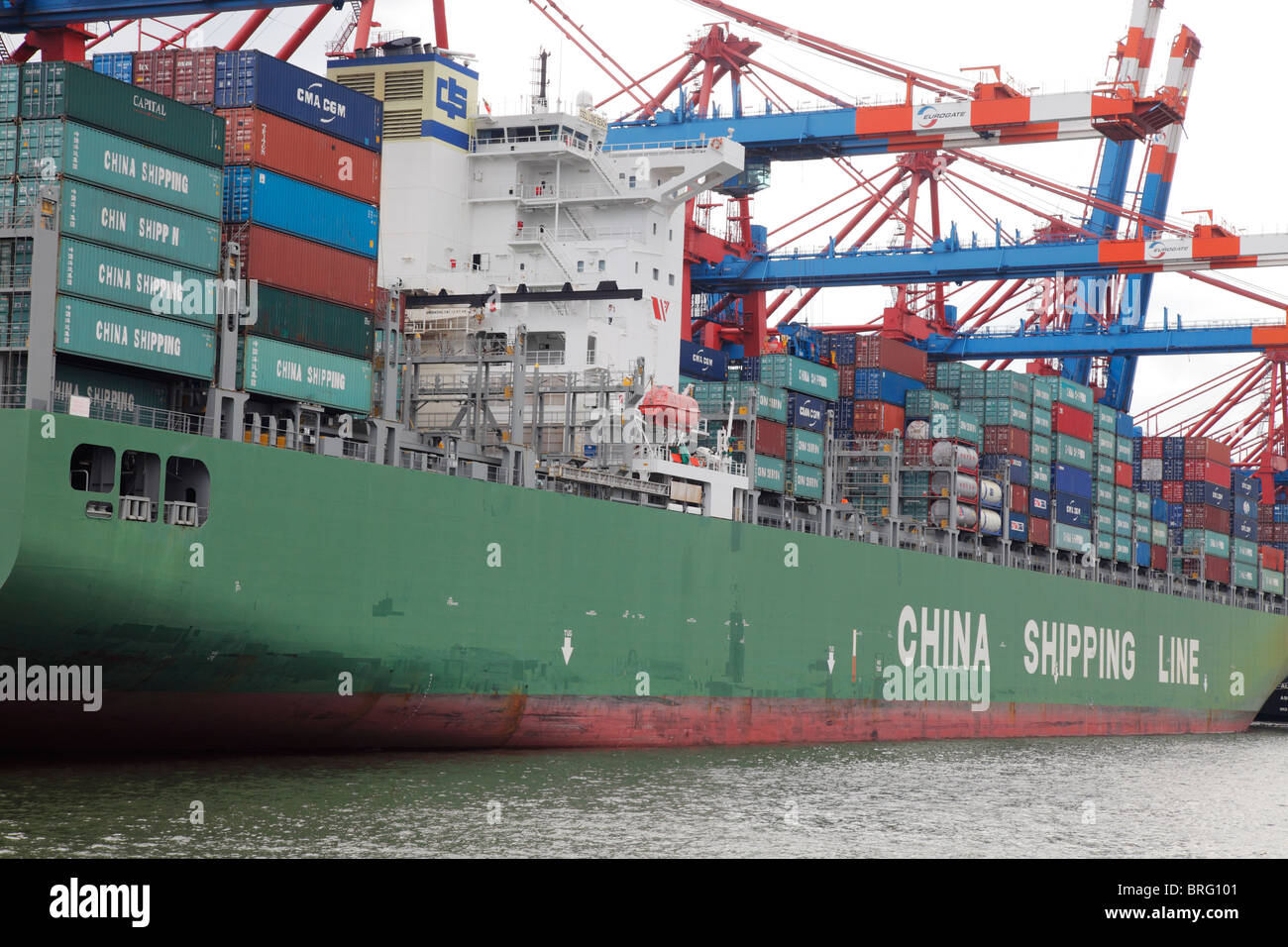Ships being loaded loading dock hi-res stock photography and images - Alamy