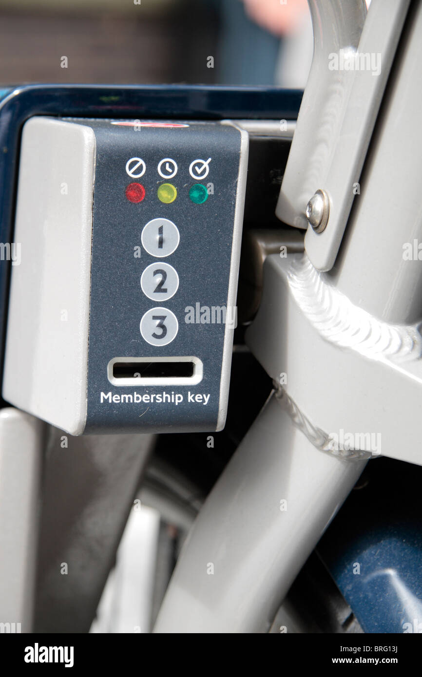 Docking station hi-res stock photography and images - Alamy