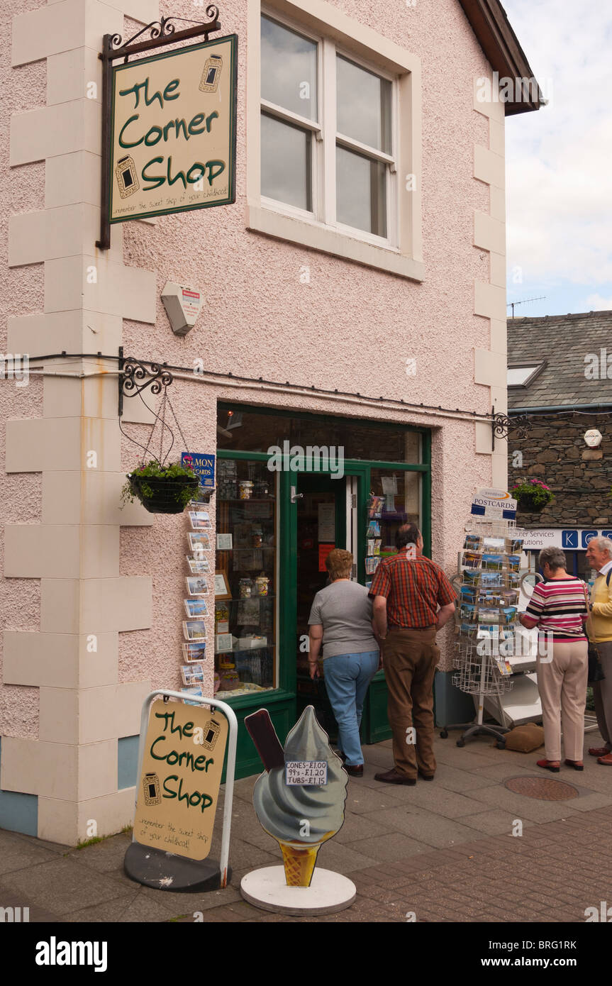 British corner shop hi-res stock photography and images - Alamy