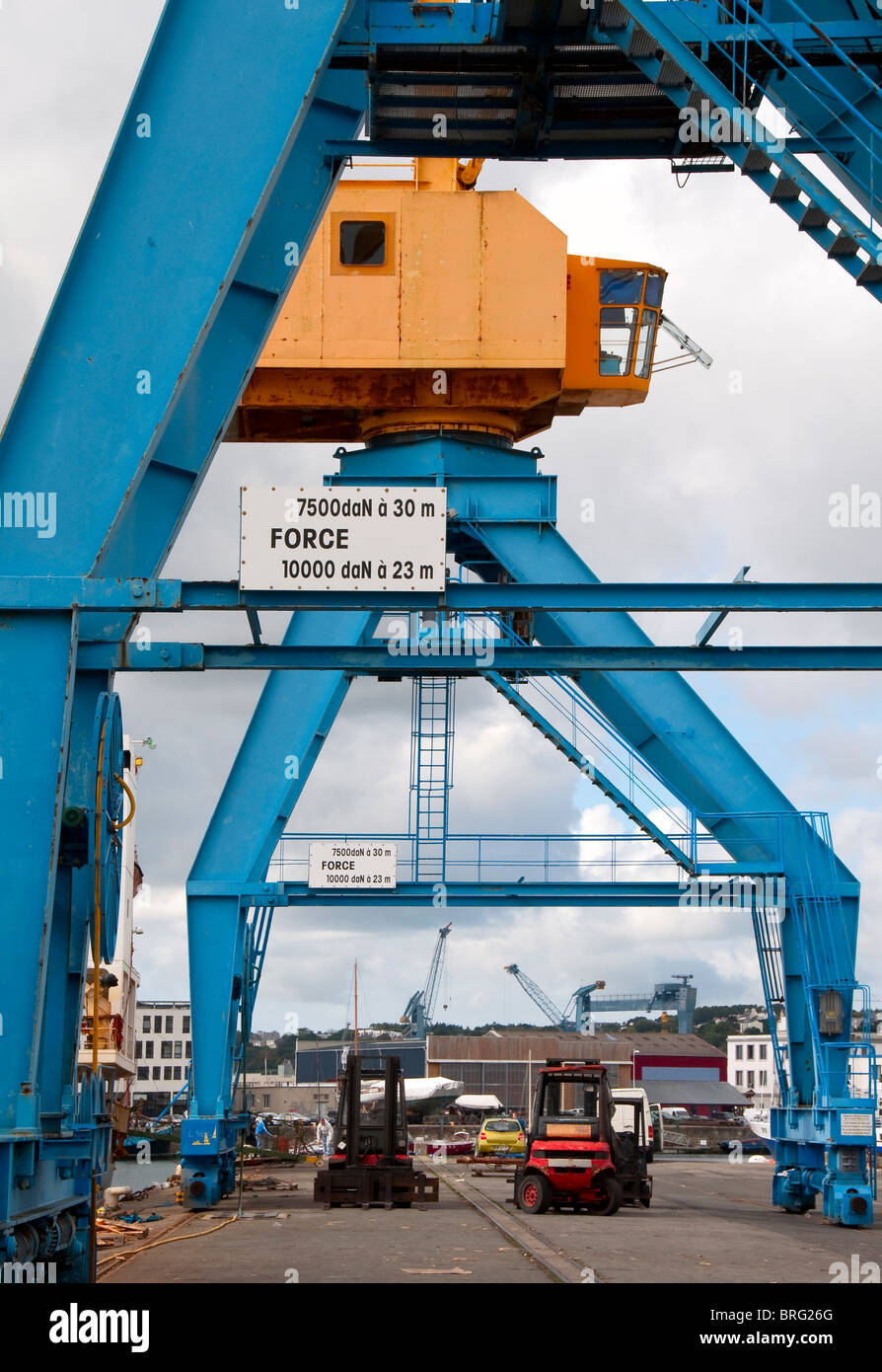 Cranes on a dock hi-res stock photography and images - Alamy