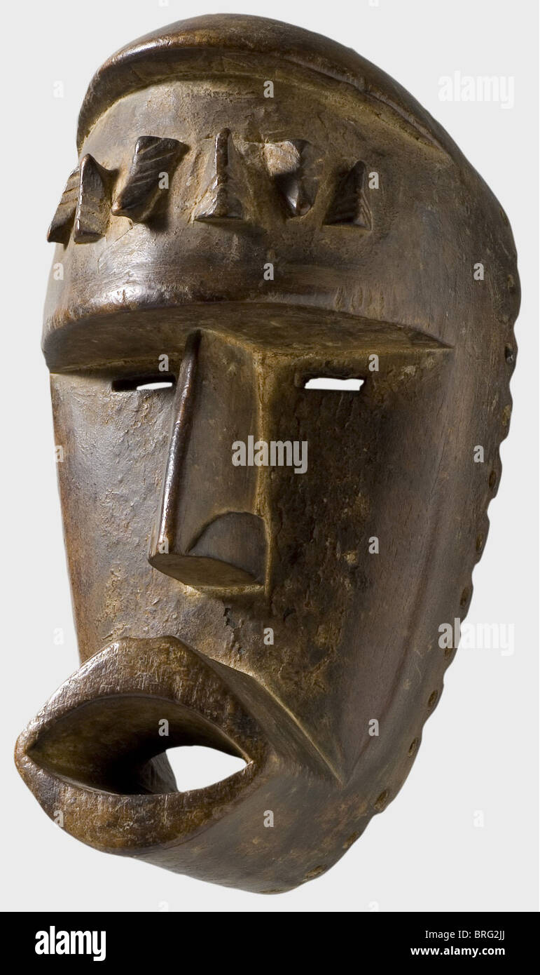 African masks and sculptures hi-res stock photography and images - Alamy