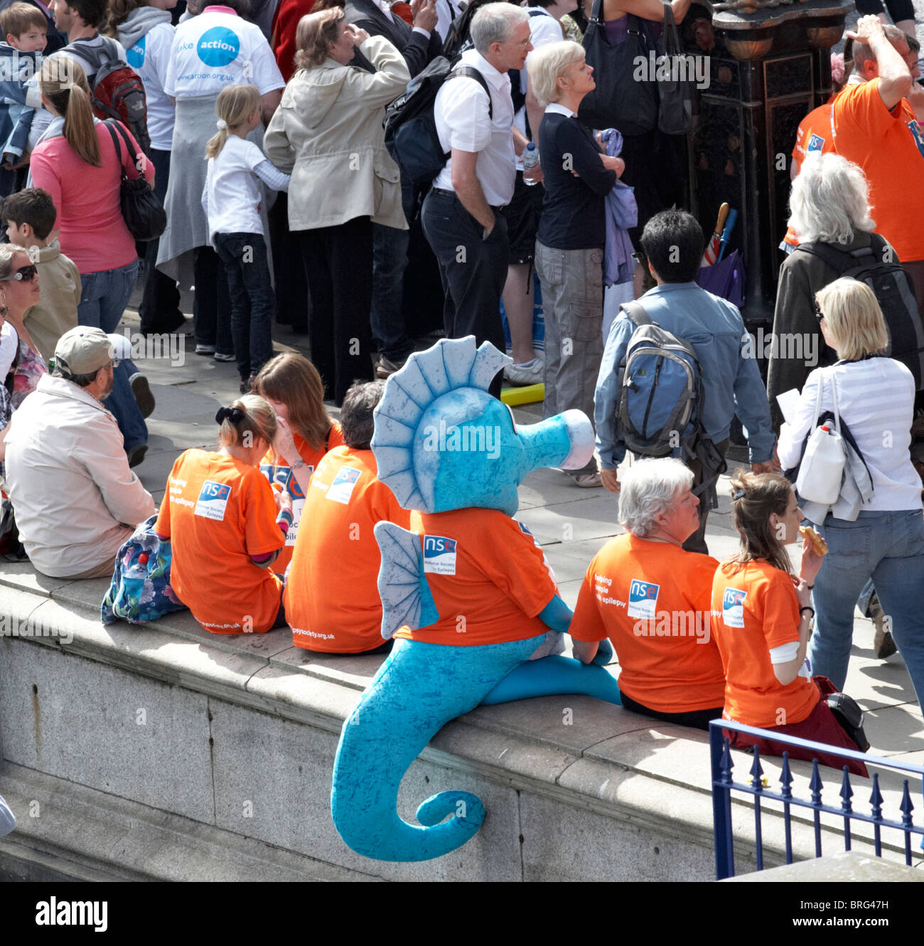 Dinosaur crowd hi-res stock photography and images - Alamy