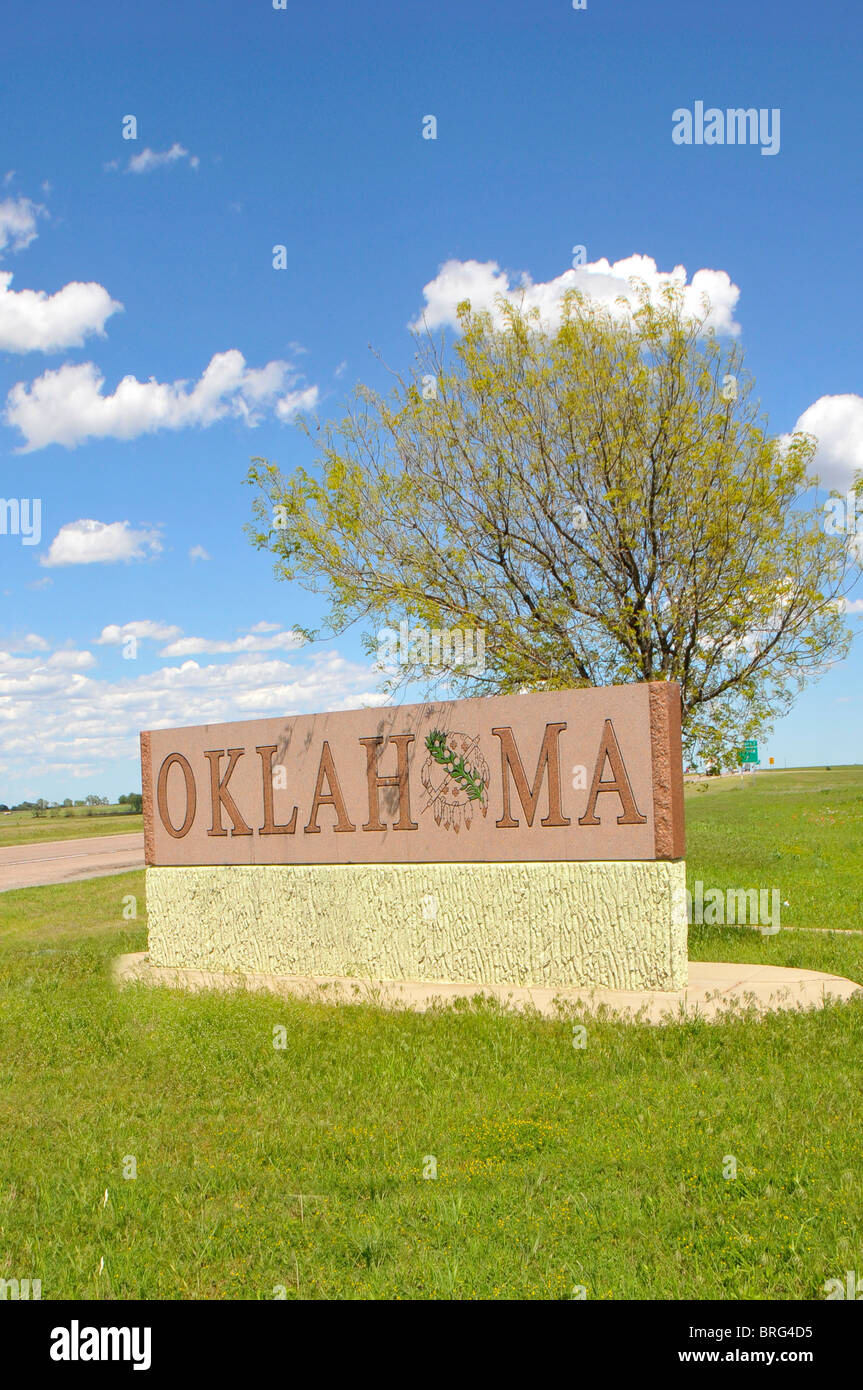 Oklahoma State Line Border Sign Stock Photo - Alamy