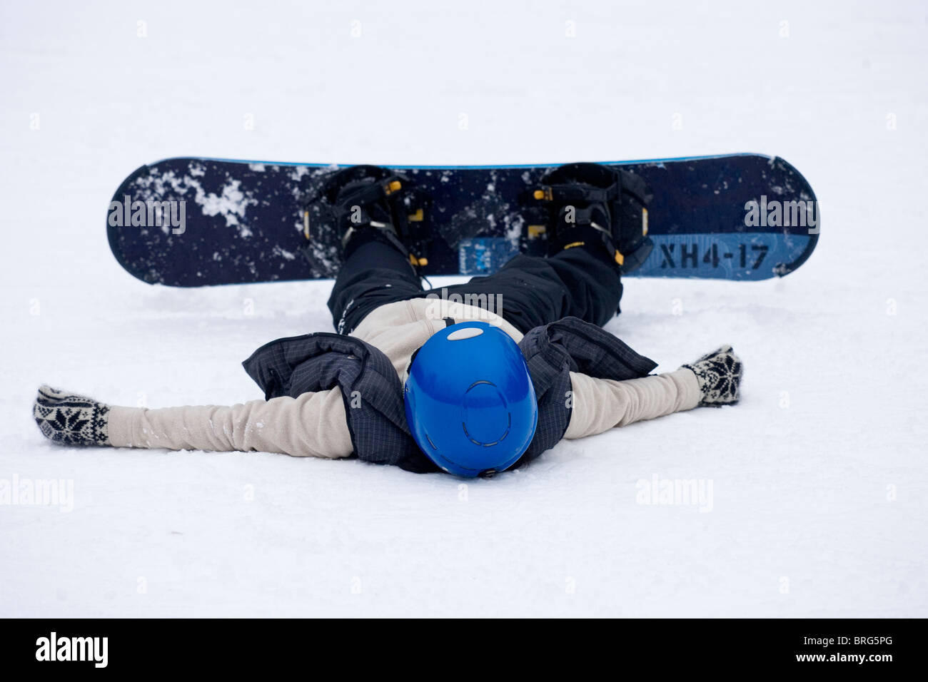 Snowboarder falling hi-res stock photography and images - Alamy