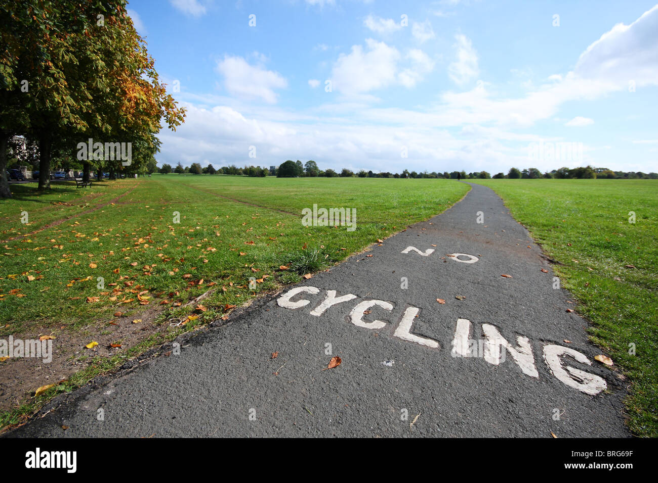No cycling sign on footpath hi-res stock photography and images - Alamy