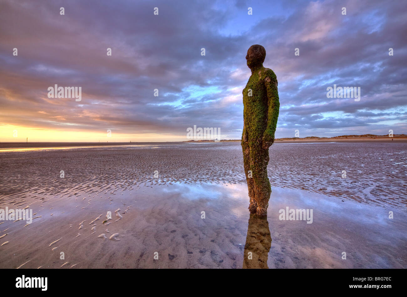 Anthony Gormley's Iron Men sculptures 'another place' on crosby beach ...