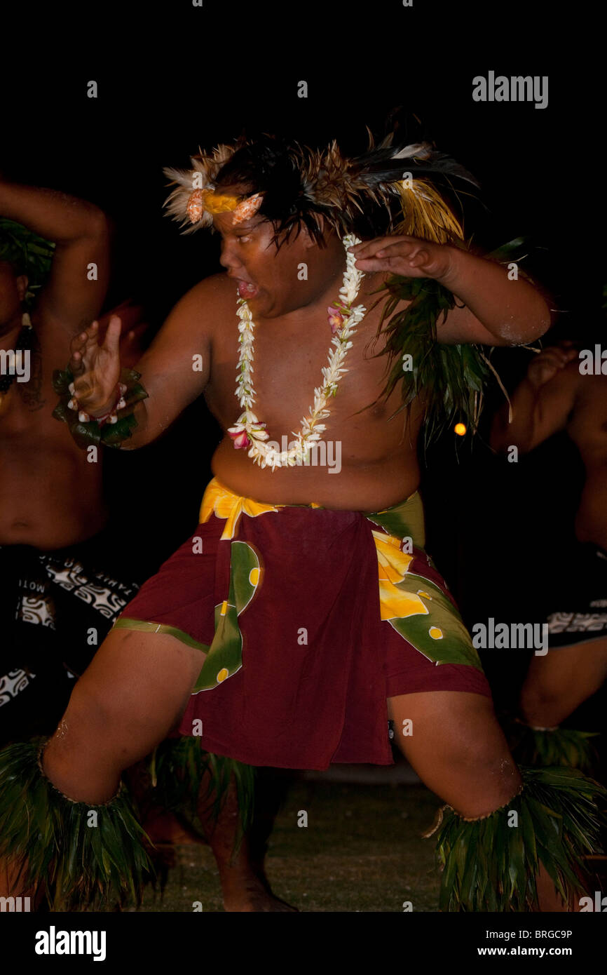 Local male Polynesian dancers in Bora Bora Stock Photo - Alamy